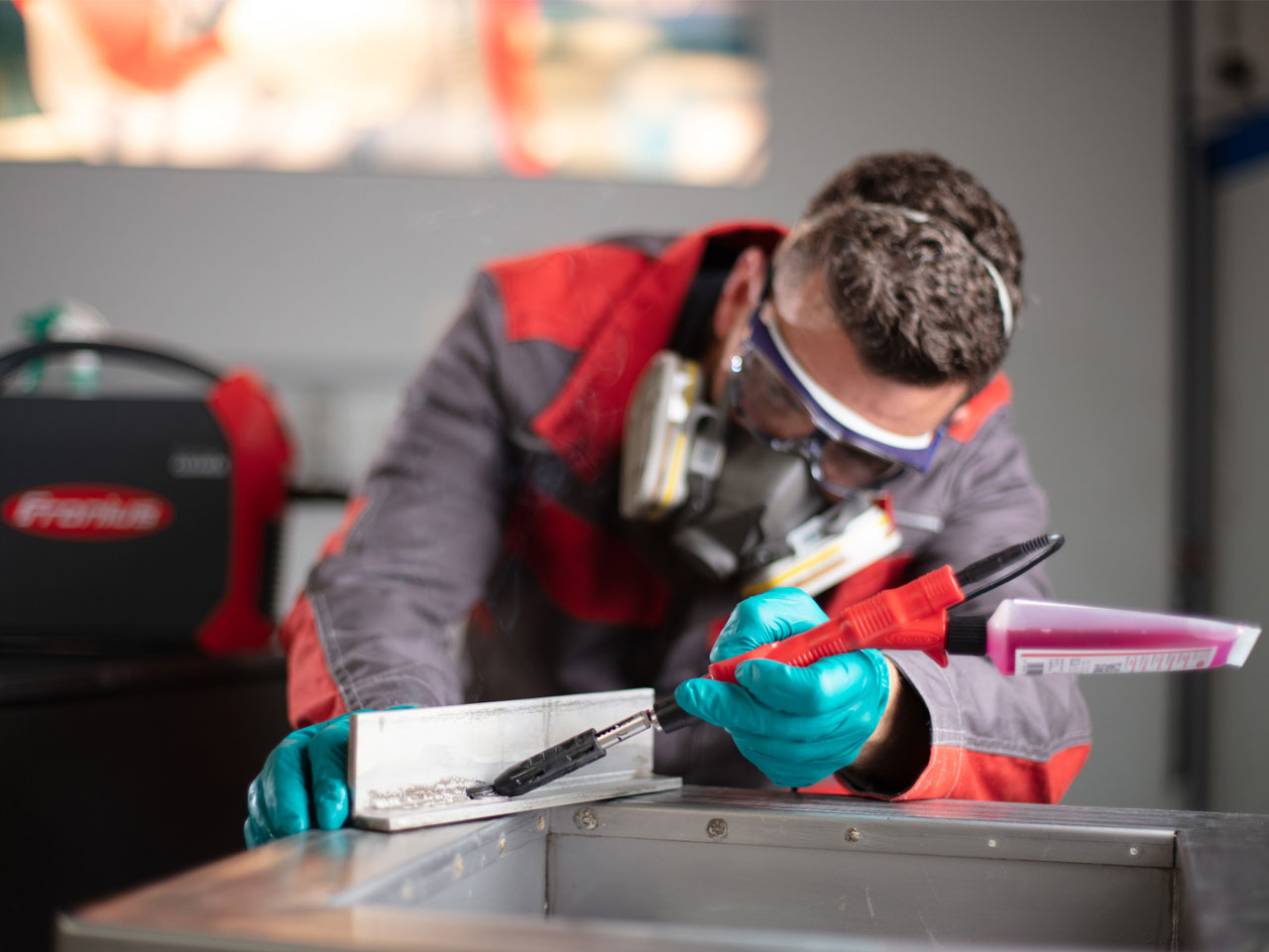 Cleaning stainless steel welds and TIG welds