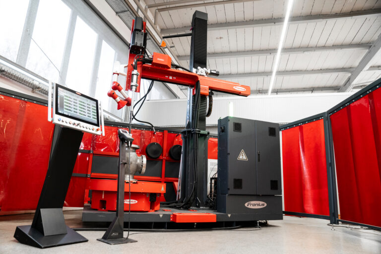 What is clad welding? Definition, applications, techniques